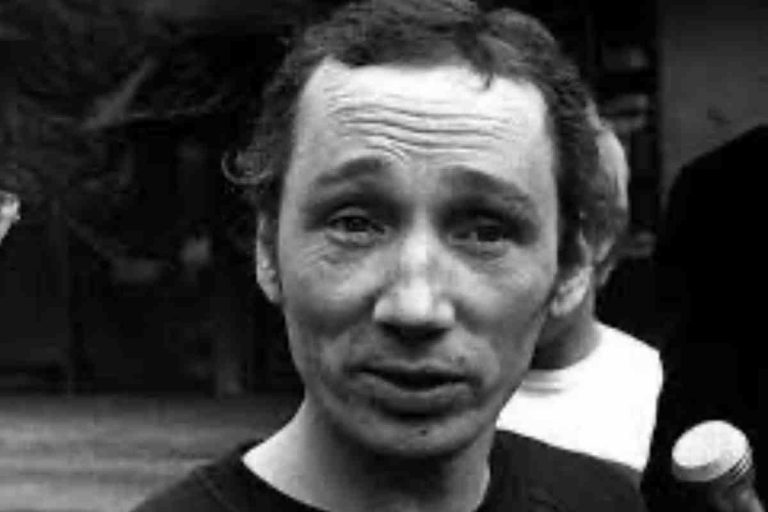 Entrò nella camera della Regina e la guardò dormire: la 'terrificante ...